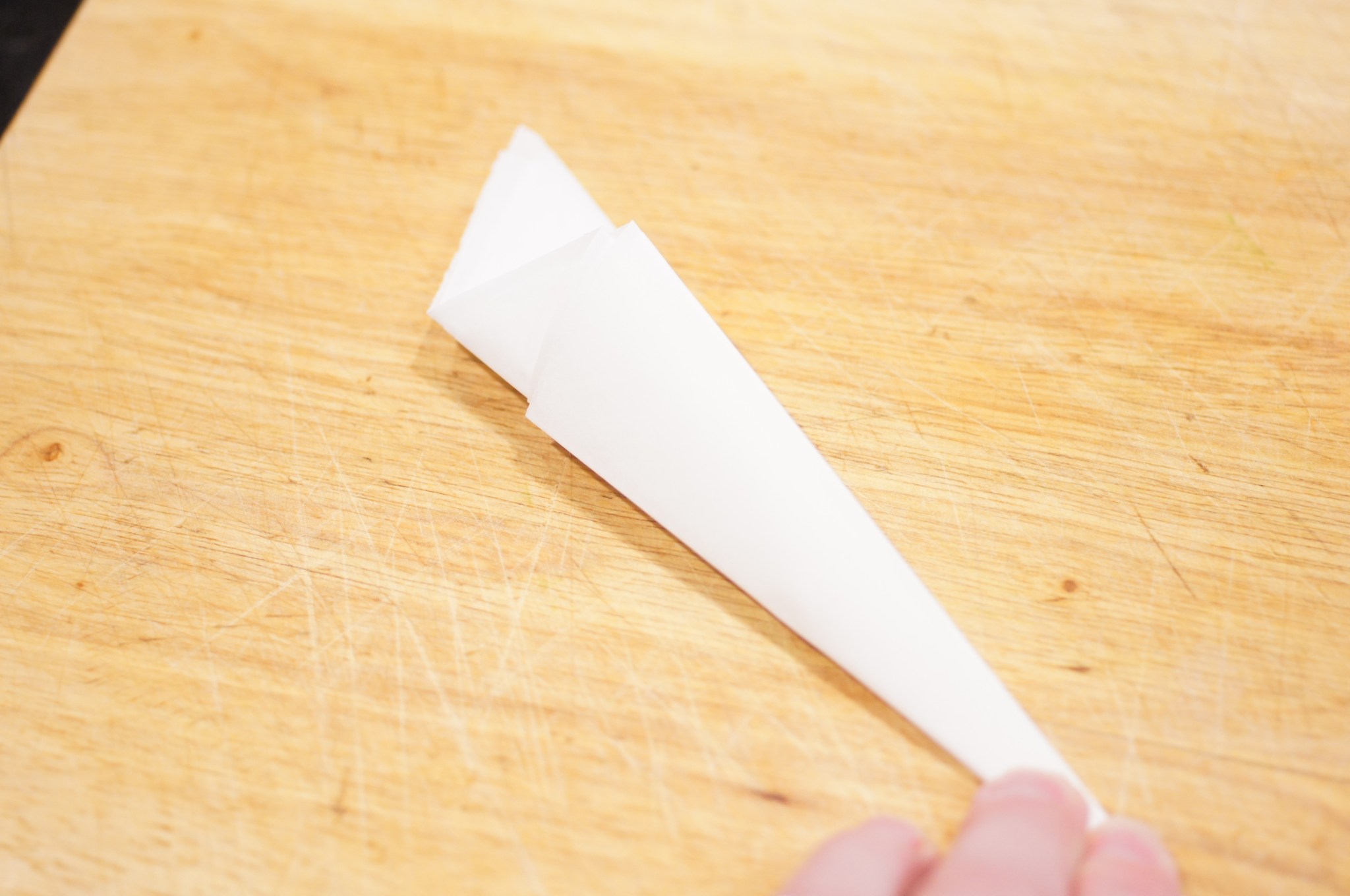 How to Make a Parchment Paper Lid (Parchment Cartouche) | REMCooks