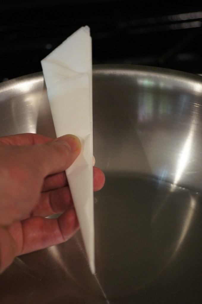 How to Make a Parchment Paper Lid (Parchment Cartouche) | REMCooks